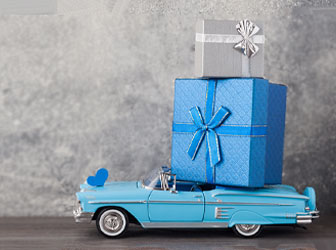Our top 5 gift ideas for any car lover | Blog | MotorHappy